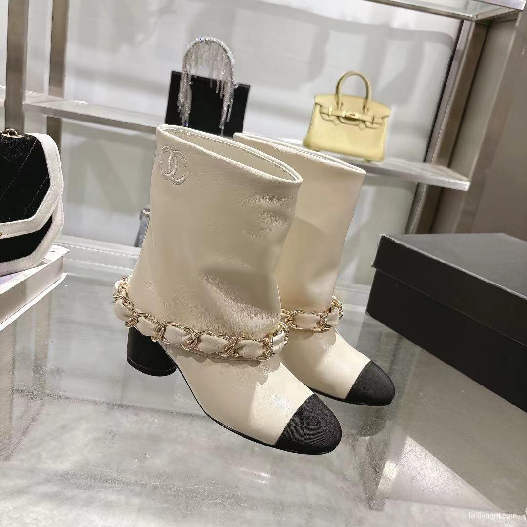 Chanel 2025 SS Runway Turn-Cuff Large Chain Block Heel Boots - LY00410 ...